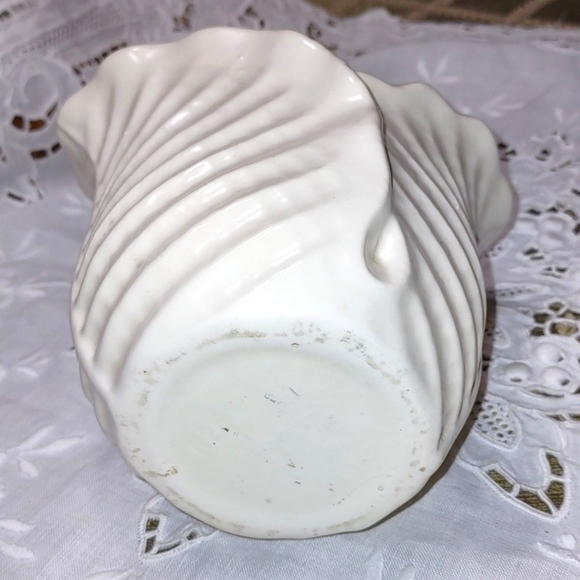 unmarked | Accents | Vintage White Cabbage Leaf Vase | Poshmark